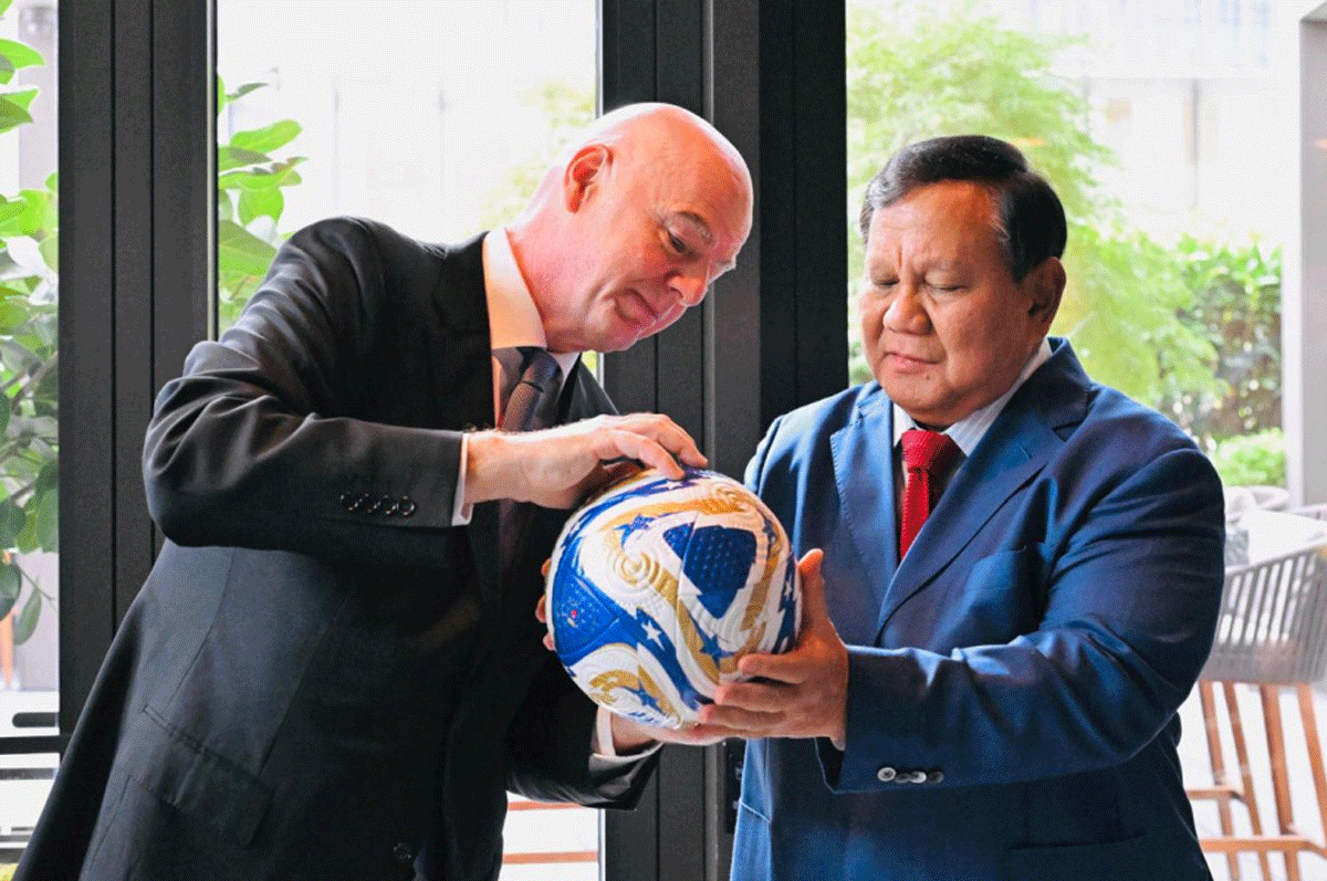 Presiden Prabowo Subianto Bertemu Presiden FIFA » Tirasonline.com