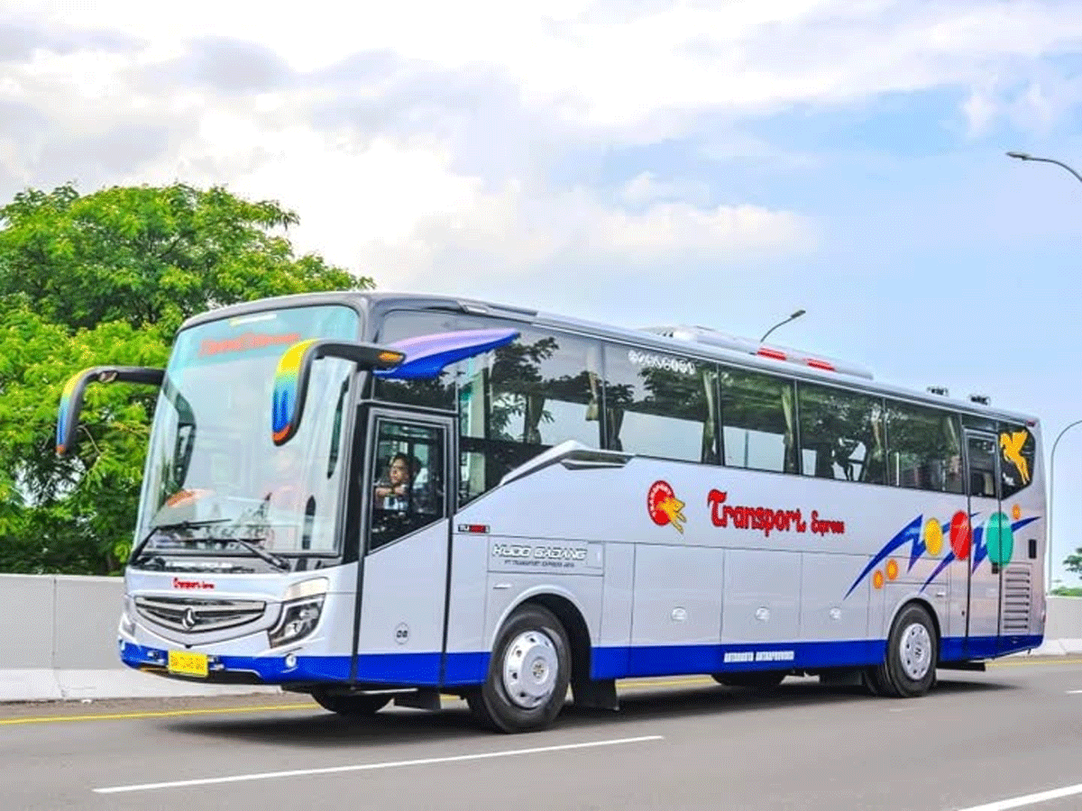 Persaingan Bus Sumbar Menyala Jelang Akhir Tahun, Transport Express ...